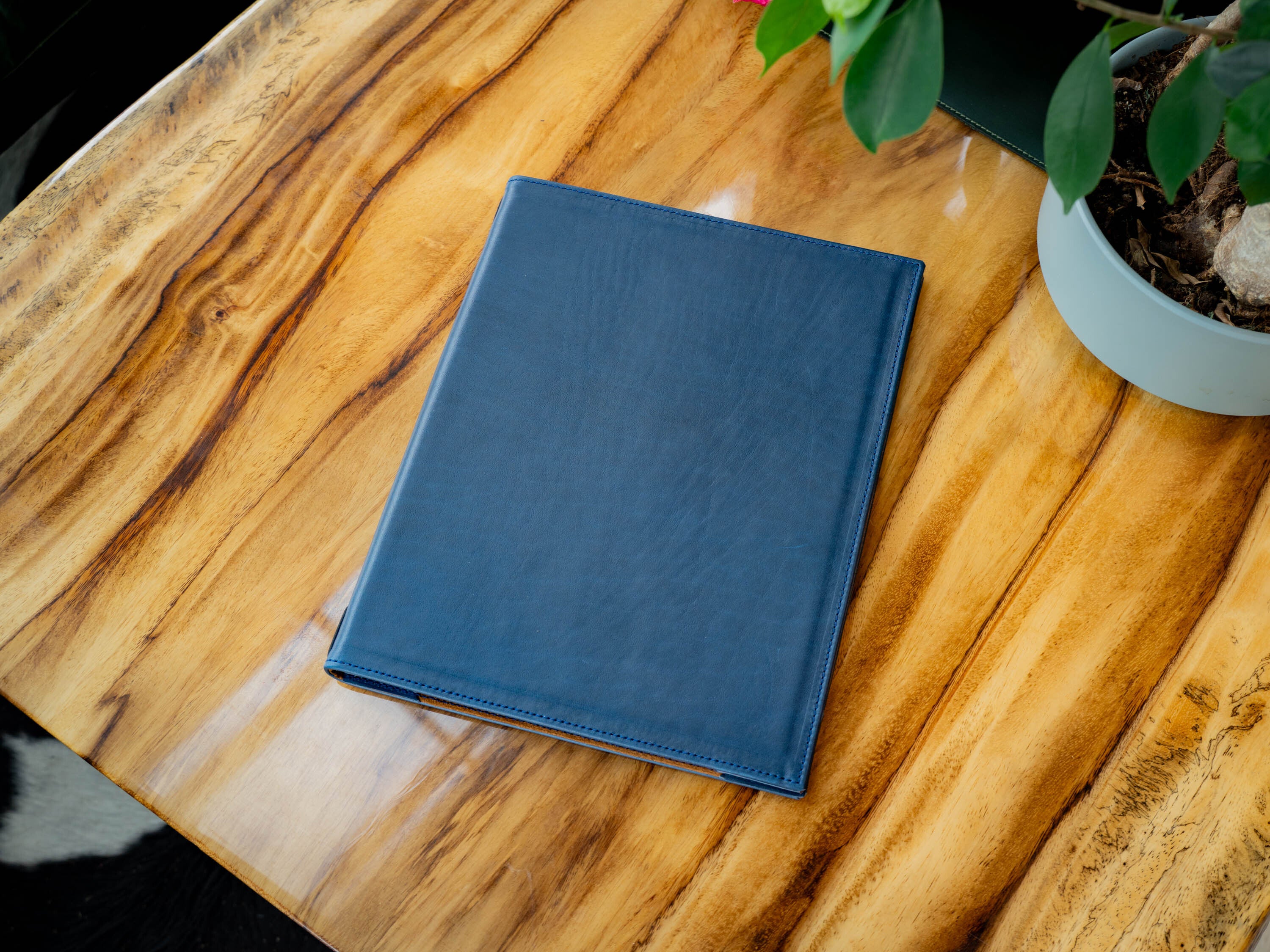 Milwaukee Leather Hardcover Menu with Corners - Navy